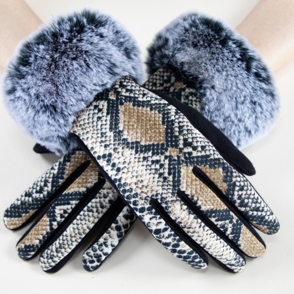MODA ME COUTURE | Accessories | Snake Print Faux Fur Detailed Tech ...